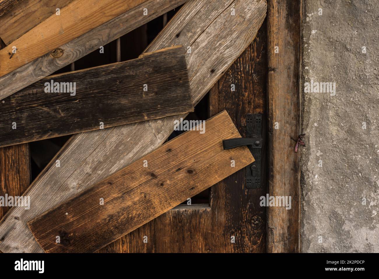 wooden door nailed shut on a abandoned house Stock Photo - Alamy
