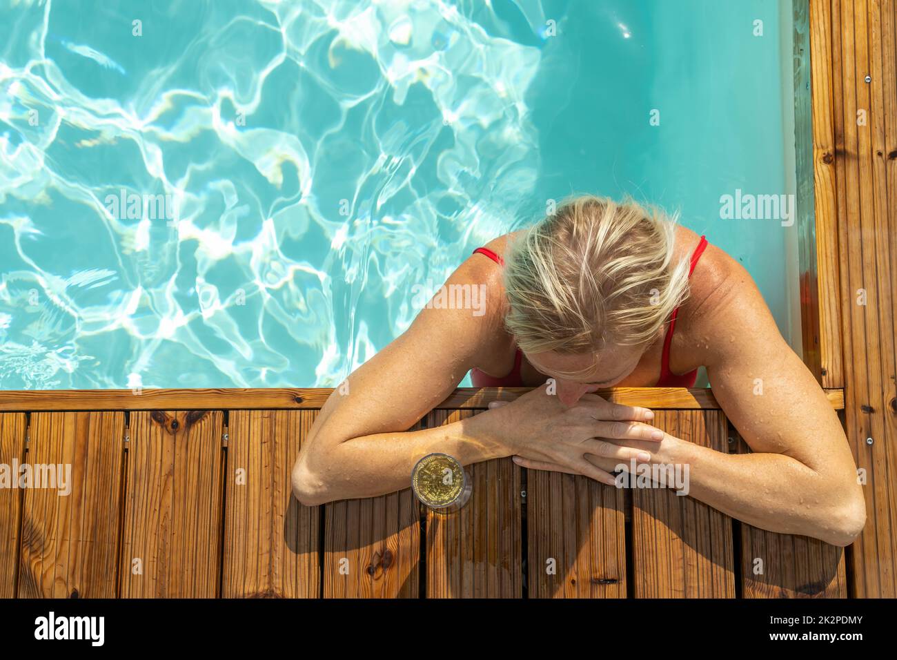 Champagne in the swimming pool hi-res stock photography and images - Alamy