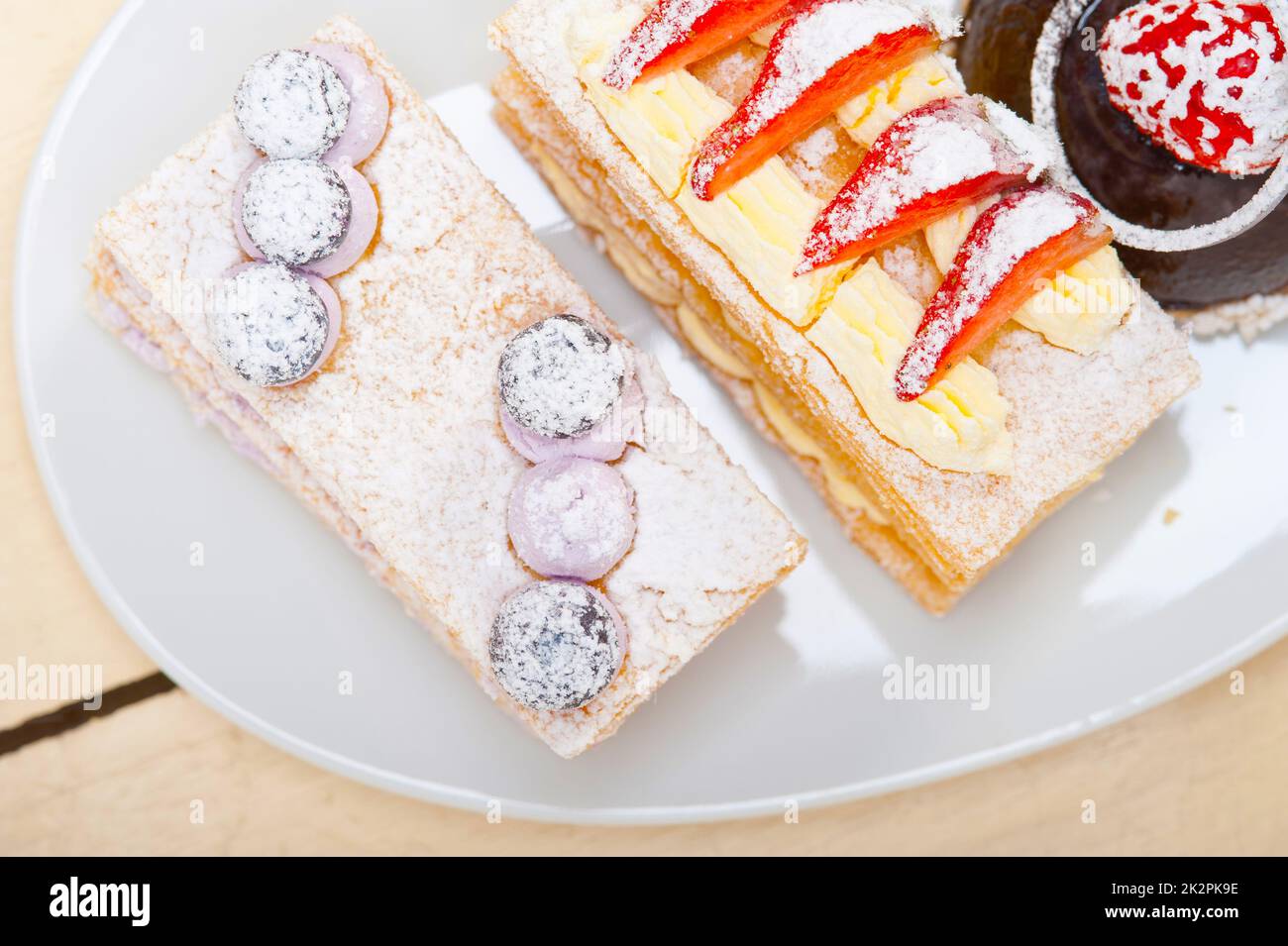 Fresh cream icing hi-res stock photography and images - Alamy