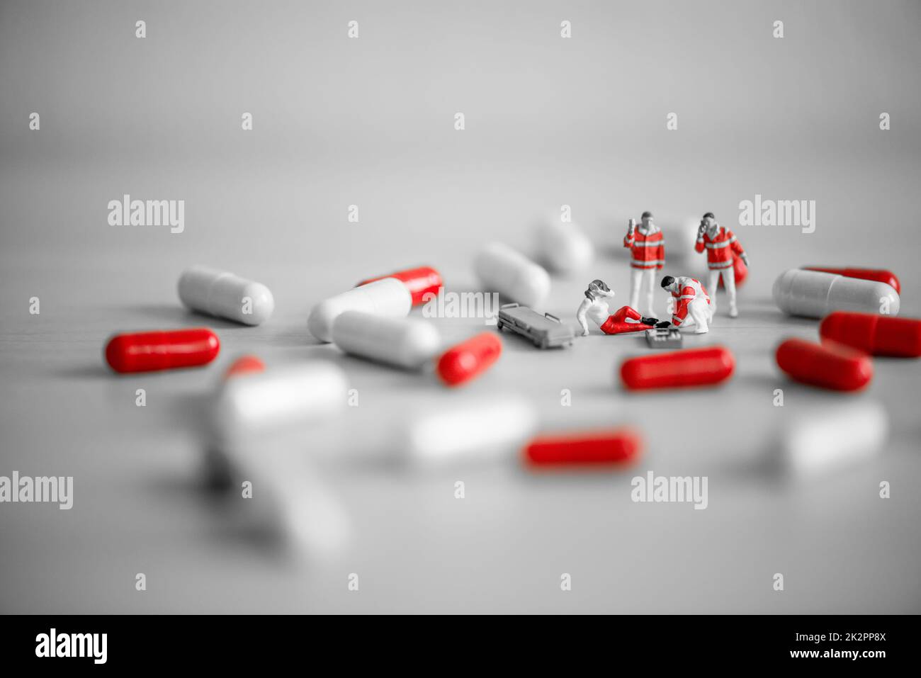 Doctor providing first aid hi-res stock photography and images - Alamy