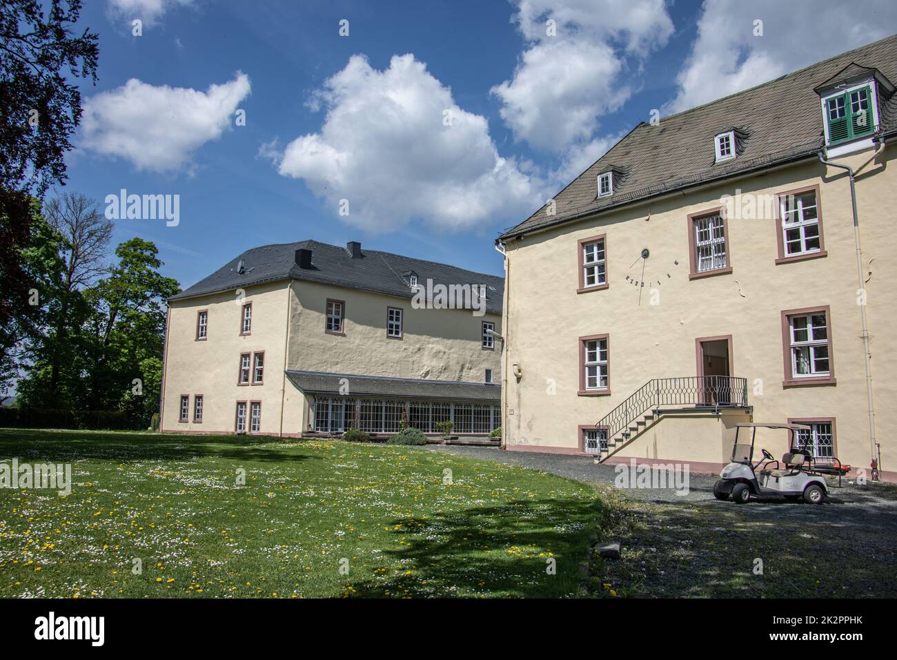 Roof of medival castle hi-res stock photography and images - Alamy