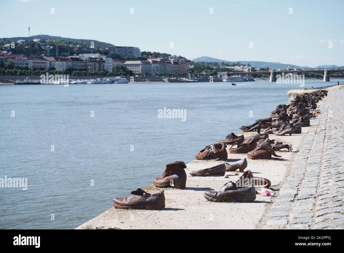 The iron shoes sculptures on the Danube river bank Stock Photo - Alamy