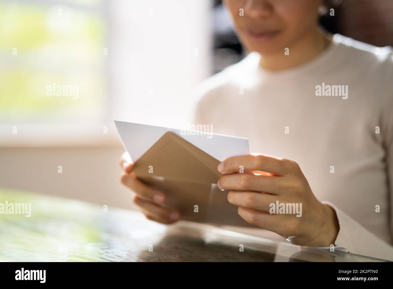 Receive Business Correspondence. Feedback Stock Photo - Alamy