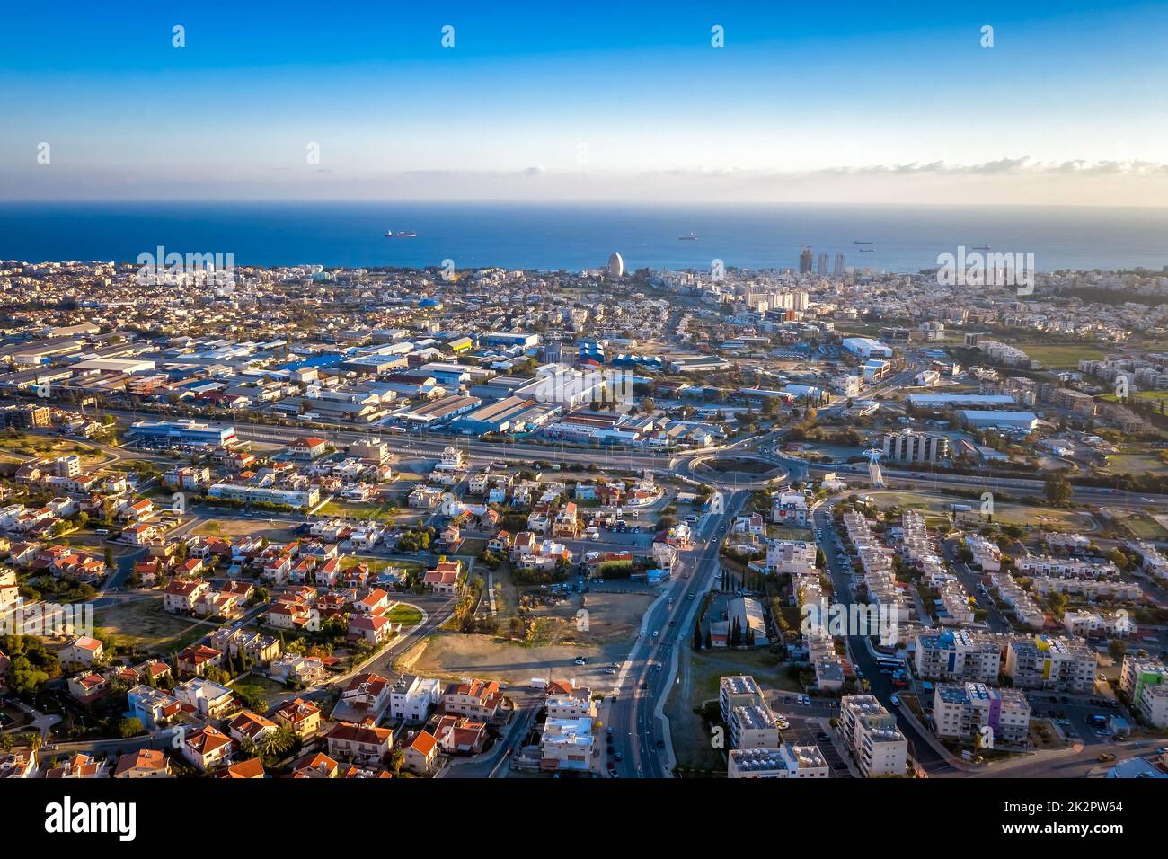 Aerial view roundabout cityscape hi-res stock photography and images ...