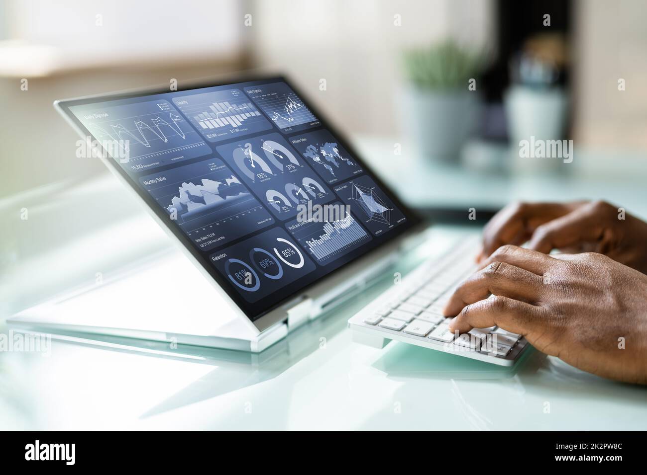 Data Analyst Using Data Analytics KPI Stock Photo - Alamy