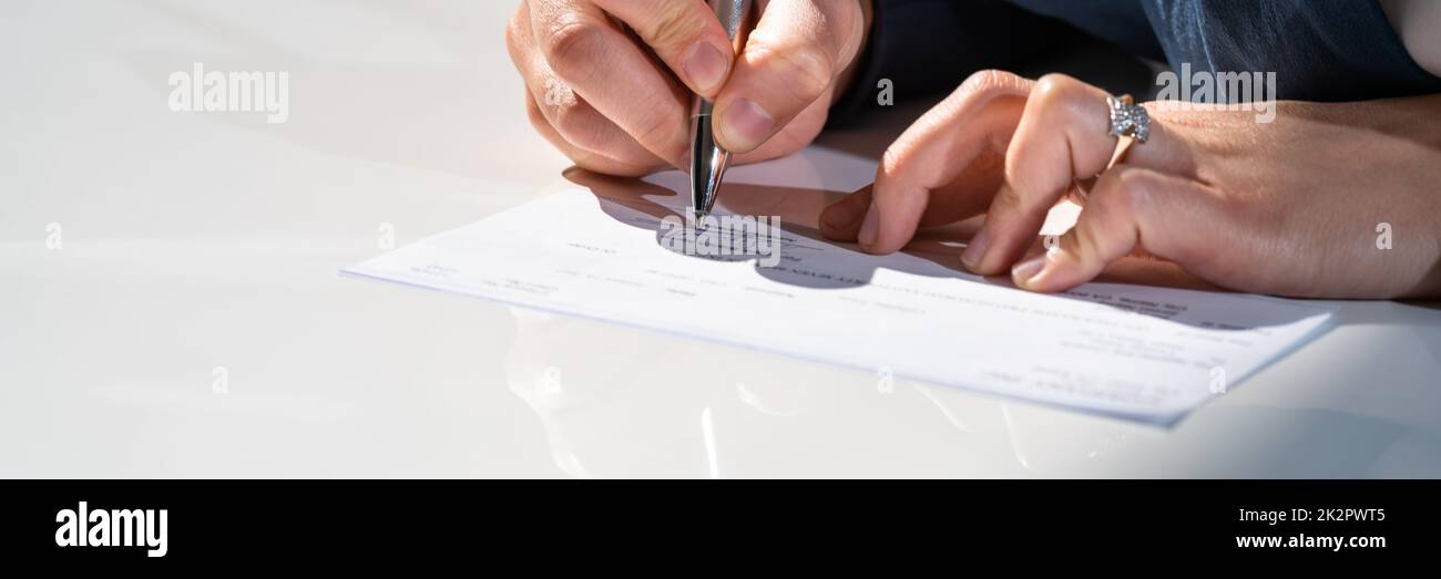 Cheque cheque cheques hi-res stock photography and images - Alamy