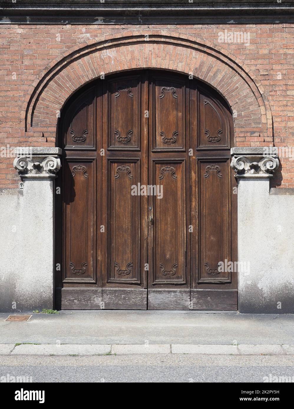 ancient wooden gate Stock Photo - Alamy