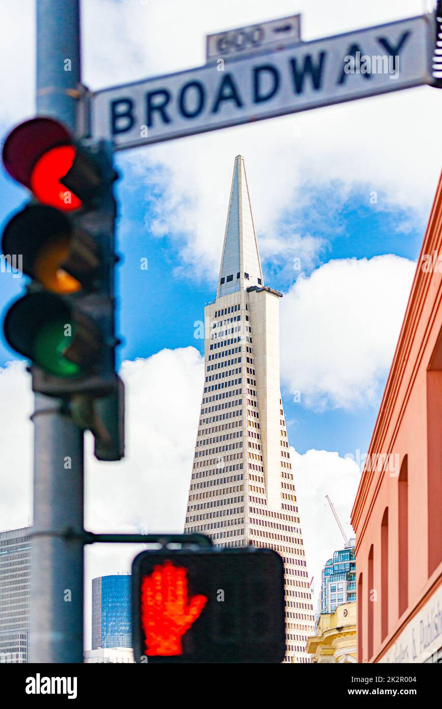 Broadway street san francisco hi-res stock photography and images - Alamy