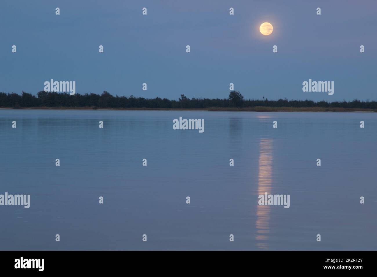 Moon reflection river hi-res stock photography and images - Alamy