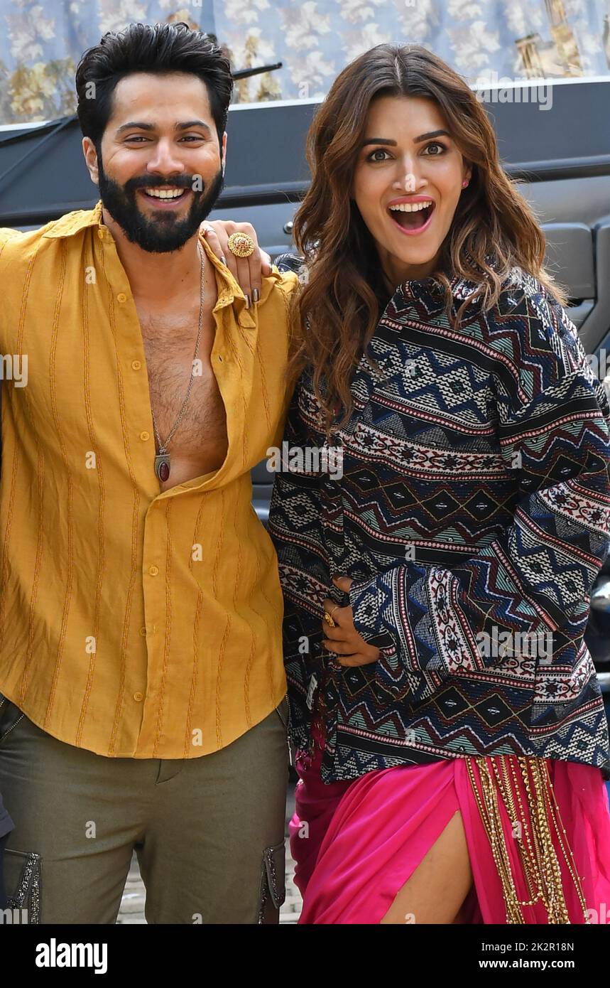 (L-R) Bollywood actor and actress Varun Dhawan and Kriti Sanon pose for ...