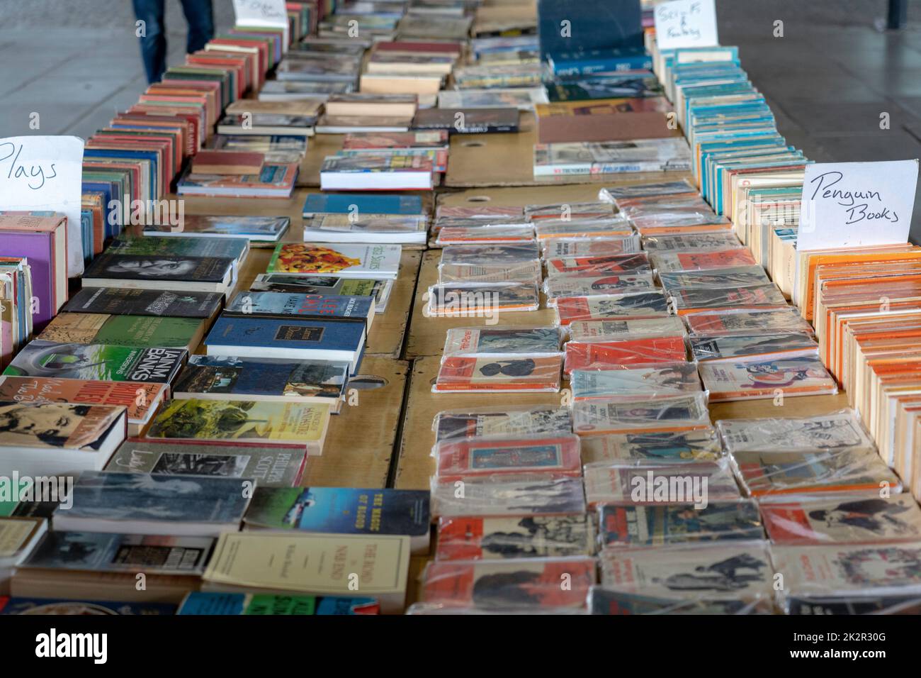 Pinguin books hi-res stock photography and images - Alamy