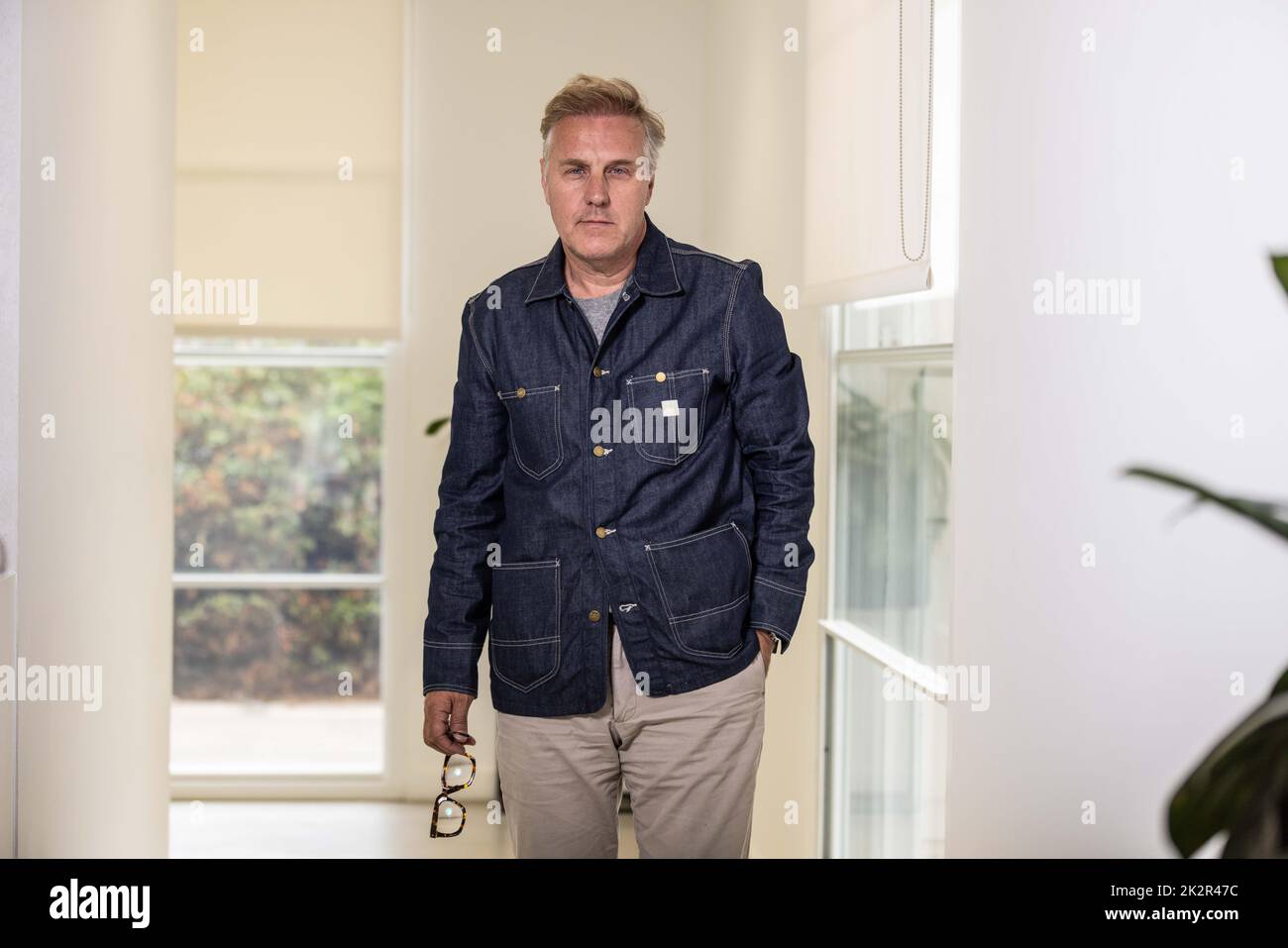 PHOTO: JEFF GILBERT www.jeffgilbert.co.uk Portraits of Simon Mills for ...