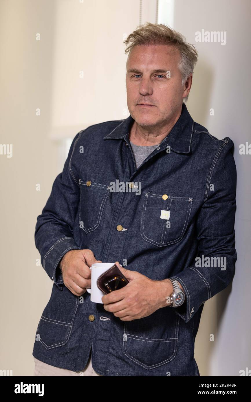 PHOTO: JEFF GILBERT www.jeffgilbert.co.uk Portraits of Simon Mills for ...