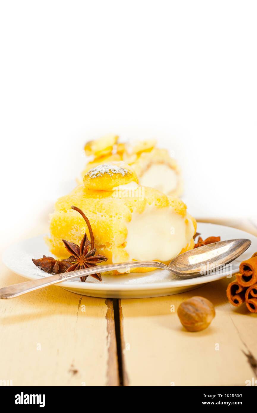 Cream roll hi-res stock photography and images - Alamy