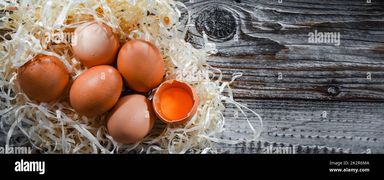 Composition with six chicken eggs on wood Stock Photo - Alamy