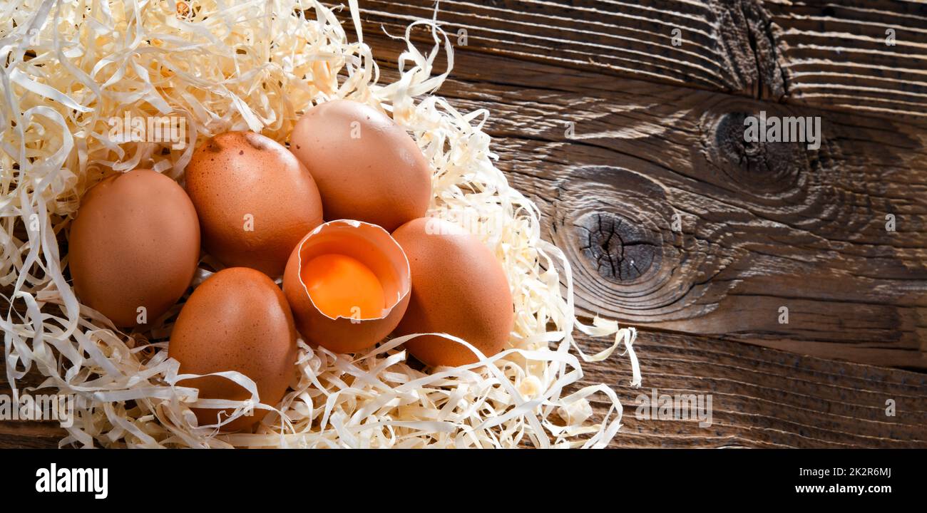 Composition with six chicken eggs on wood Stock Photo - Alamy