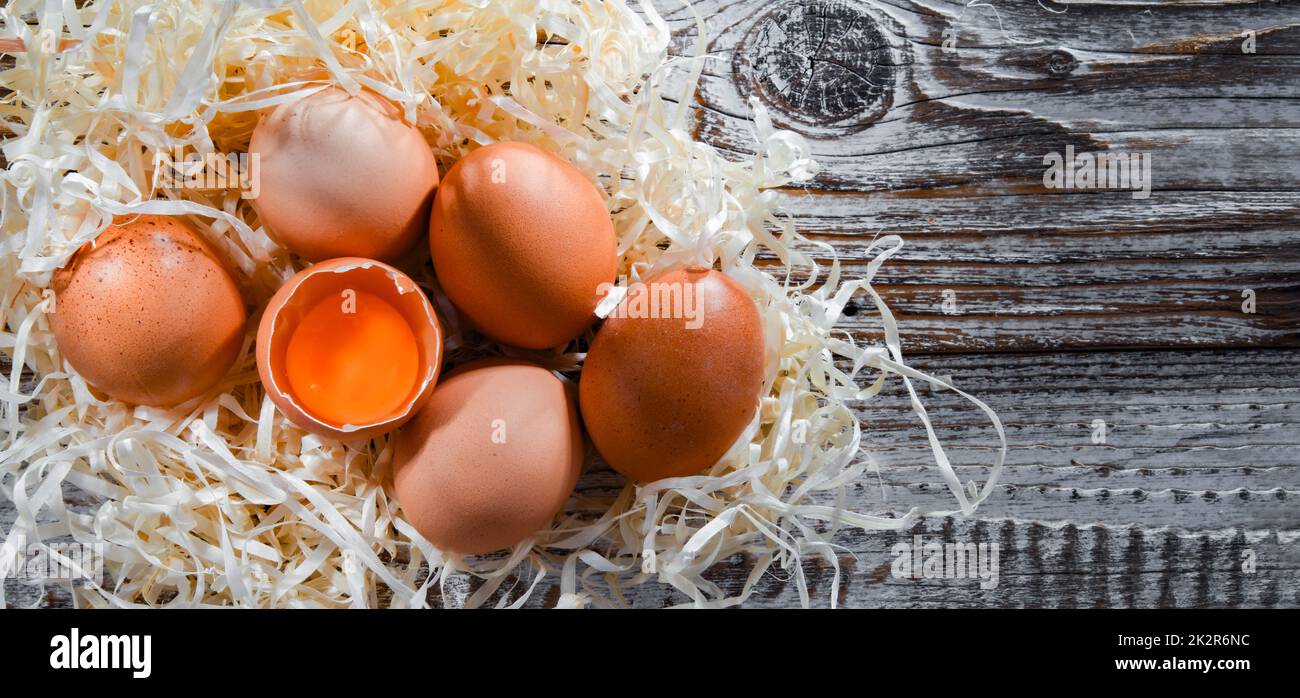 Composition with six chicken eggs on wood Stock Photo - Alamy
