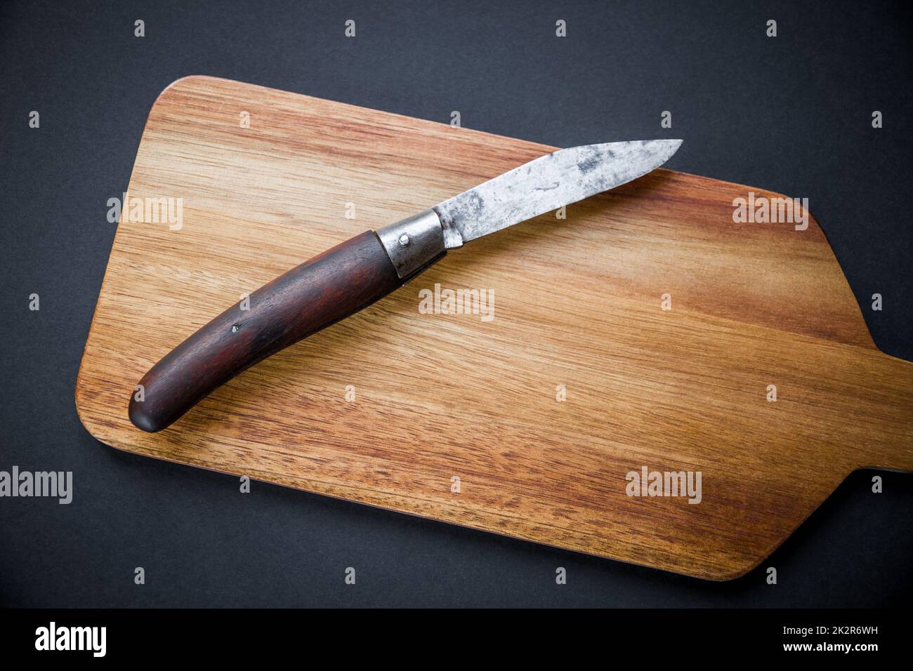Traditional pocket knife on a wooden cutting board Stock Photo - Alamy