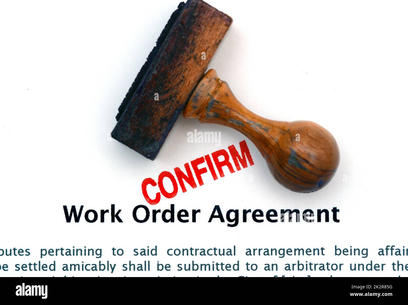 Signing paper work Cut Out Stock Images & Pictures - Alamy