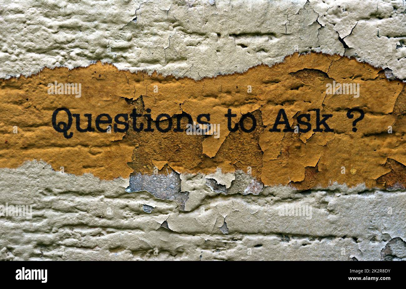 Questions to ask text on grunge background Stock Photo - Alamy