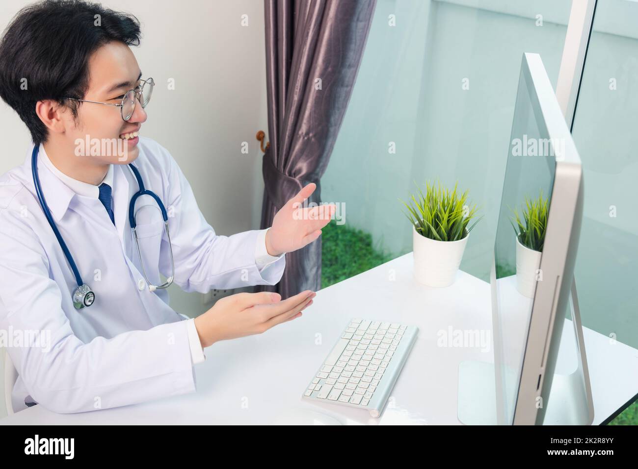 Hospital conference table hi-res stock photography and images - Alamy