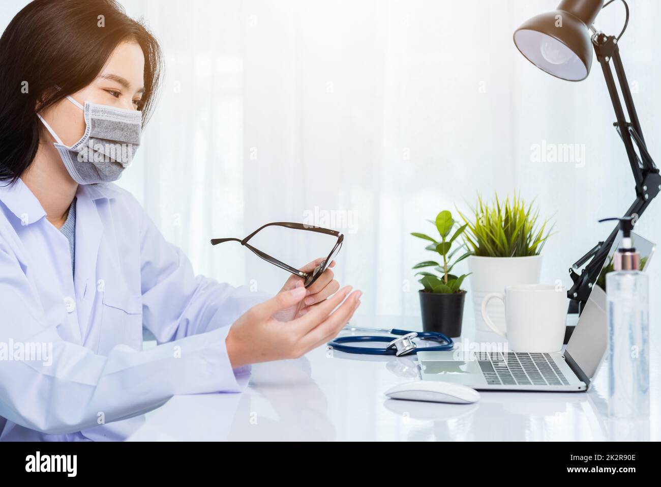 Doctor conference hi hi-res stock photography and images - Alamy