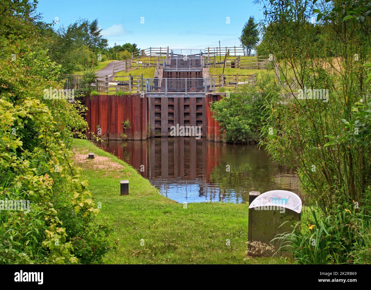 The basin of the Ribble Link, with the lock gates from the Lancaster ...