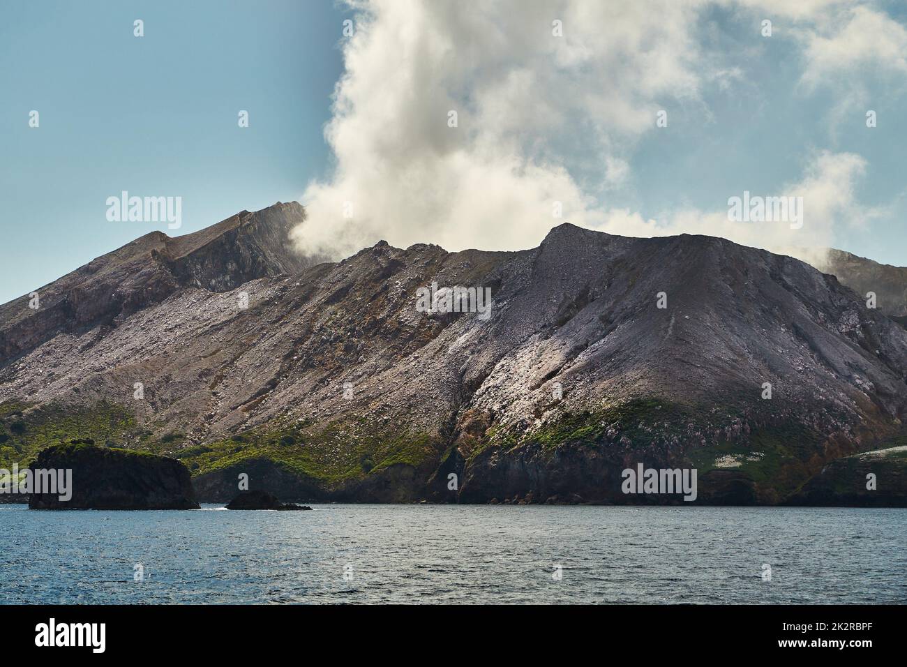 White island volcano new zealand hi-res stock photography and images ...