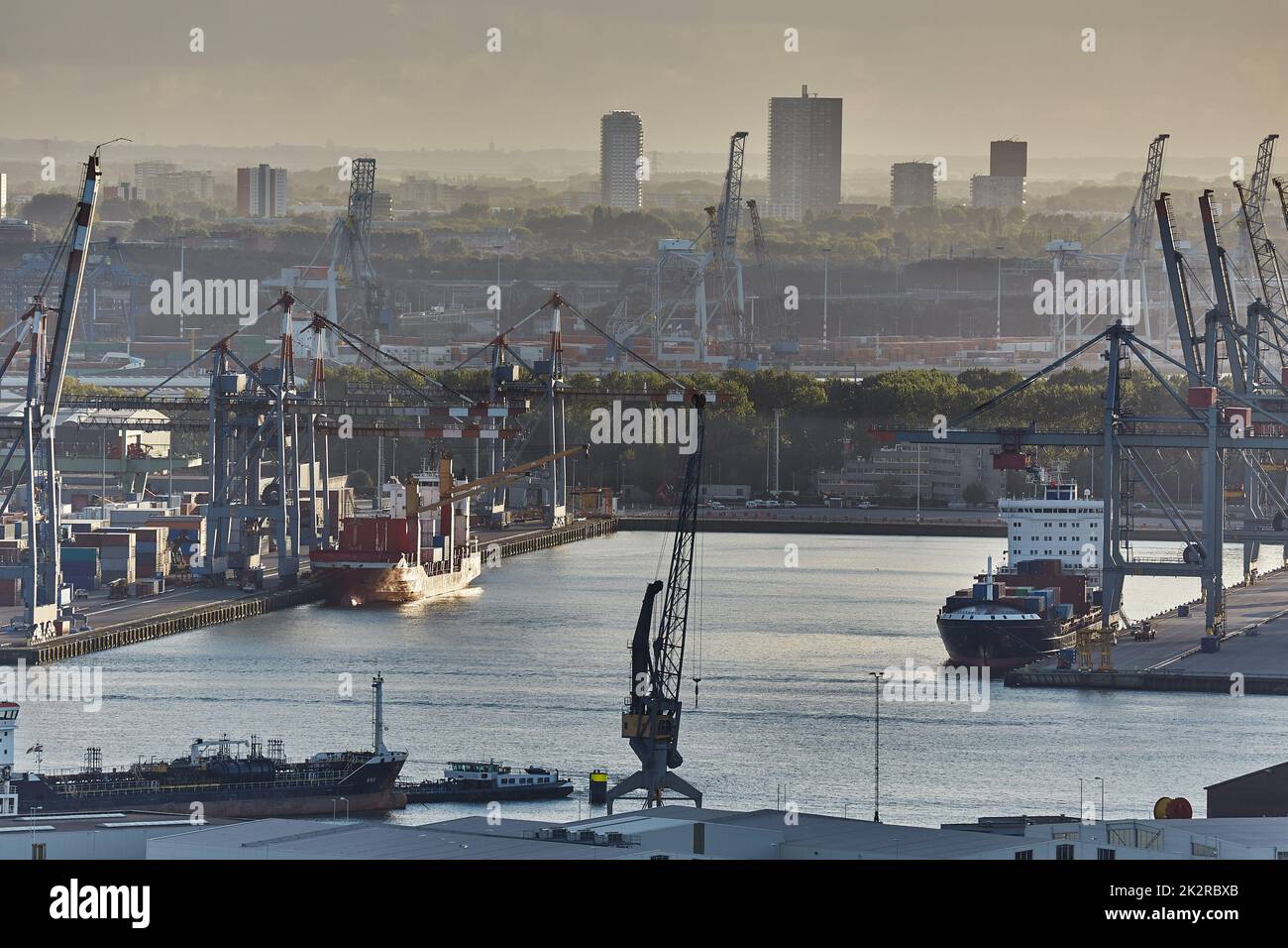 Port rotterdam container ships hi-res stock photography and images - Alamy