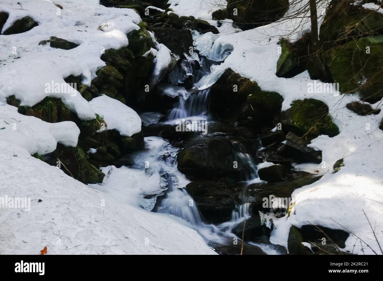 Waterfalls with snow hi-res stock photography and images - Alamy