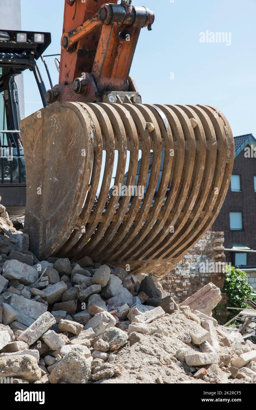 Demolition vehicle hi-res stock photography and images - Alamy