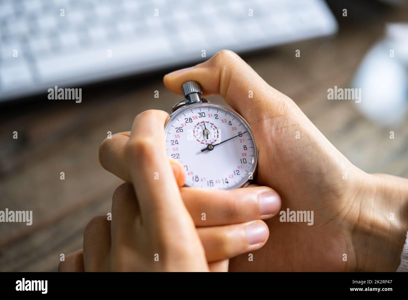 Hand holding stopwatch hi-res stock photography and images - Alamy