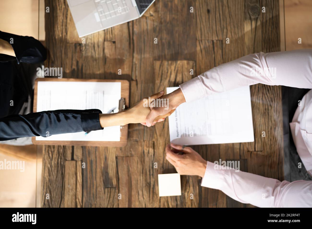 Hand shaking customer hi-res stock photography and images - Alamy