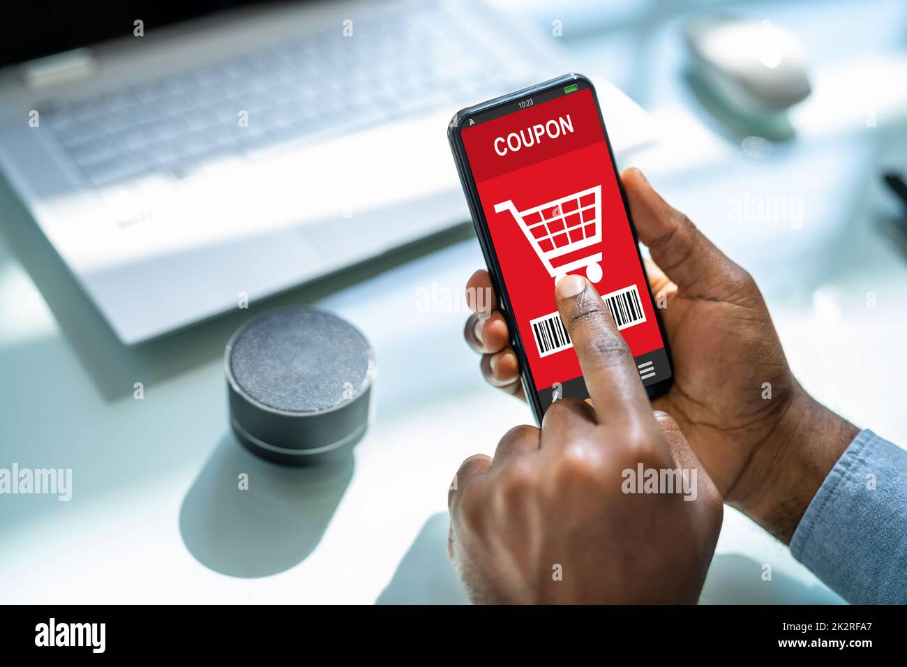 Coupon smartphone hi-res stock photography and images - Alamy