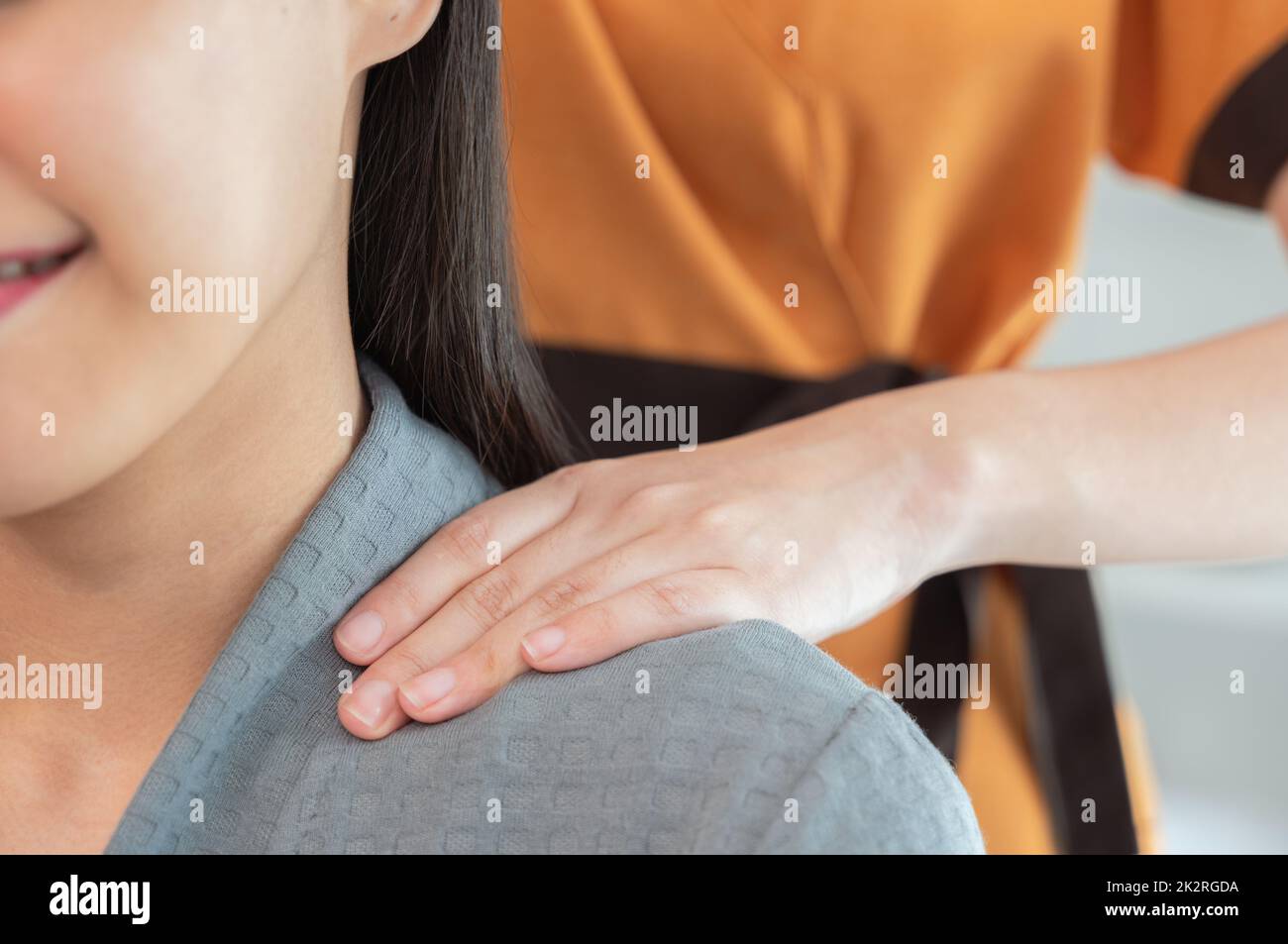 Masseur hi-res stock photography and images - Alamy