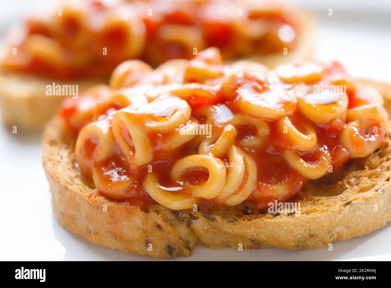 english aussie pasta hoops in tomato sauce toast Stock Photo - Alamy