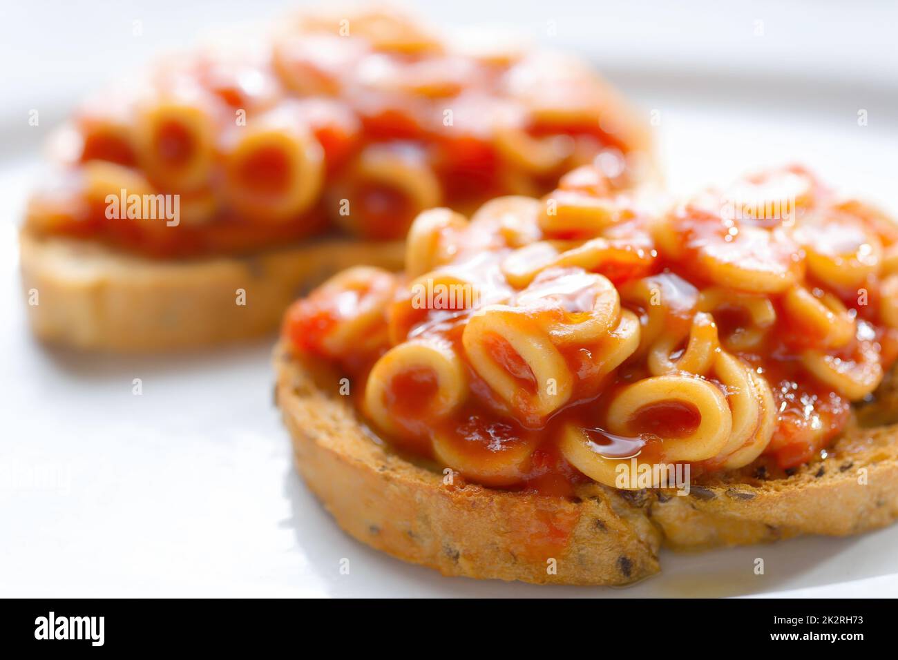 english aussie pasta hoops in tomato sauce toast Stock Photo - Alamy