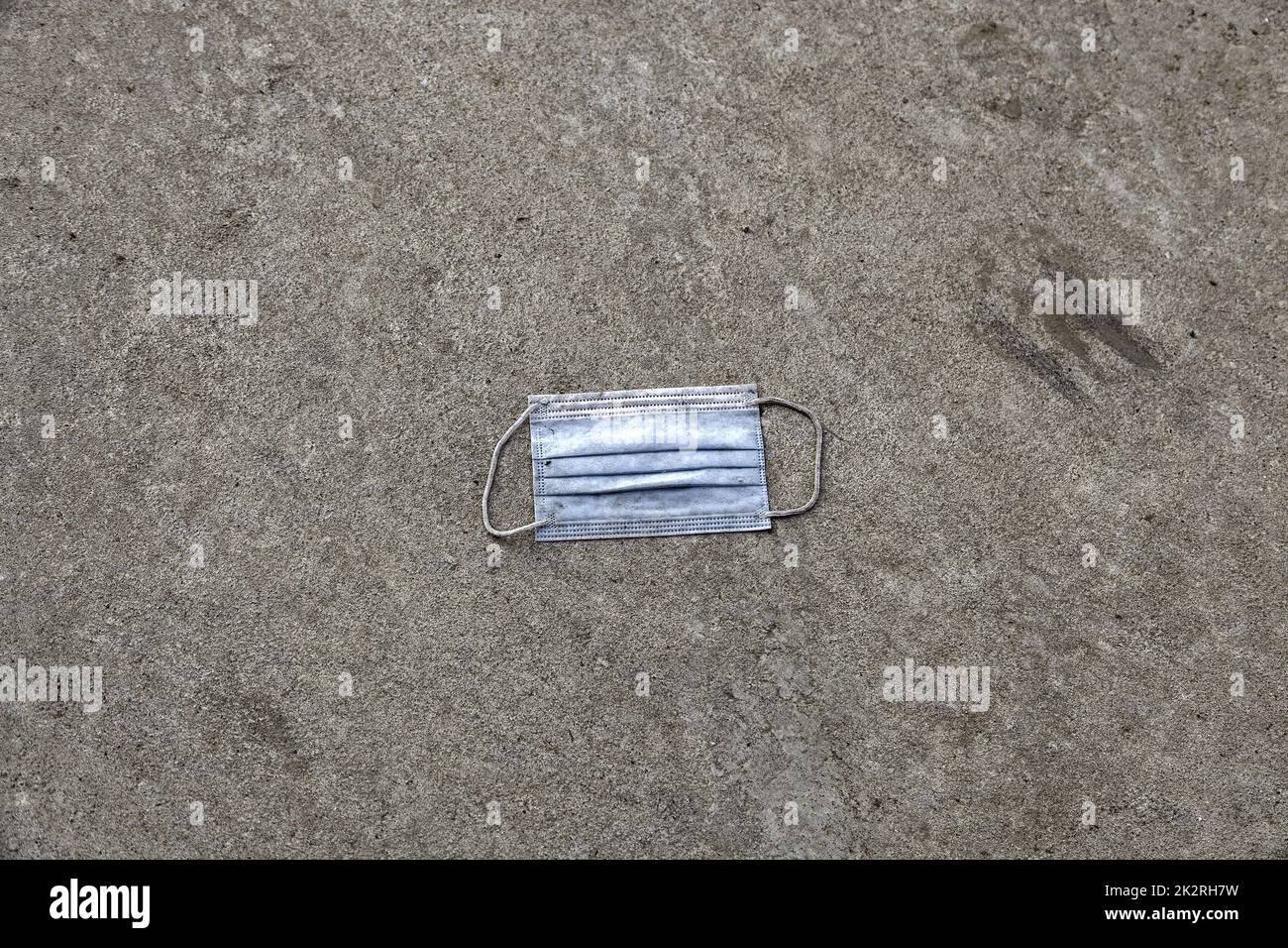 Mask lying on the ground Stock Photo - Alamy
