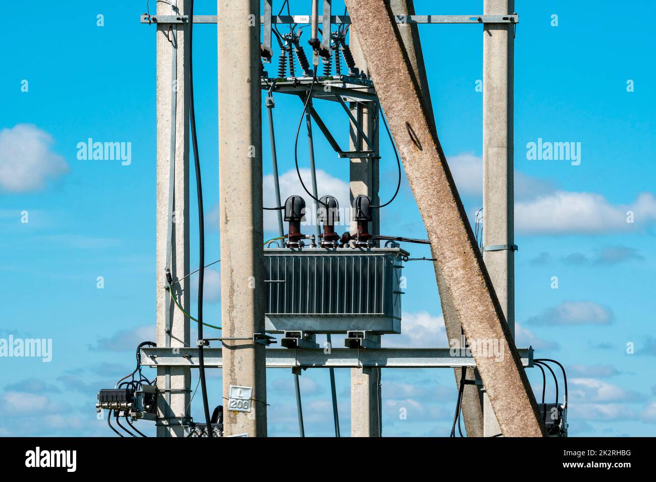 Electrical insulation and electrical equipment on the concrete pylon ...