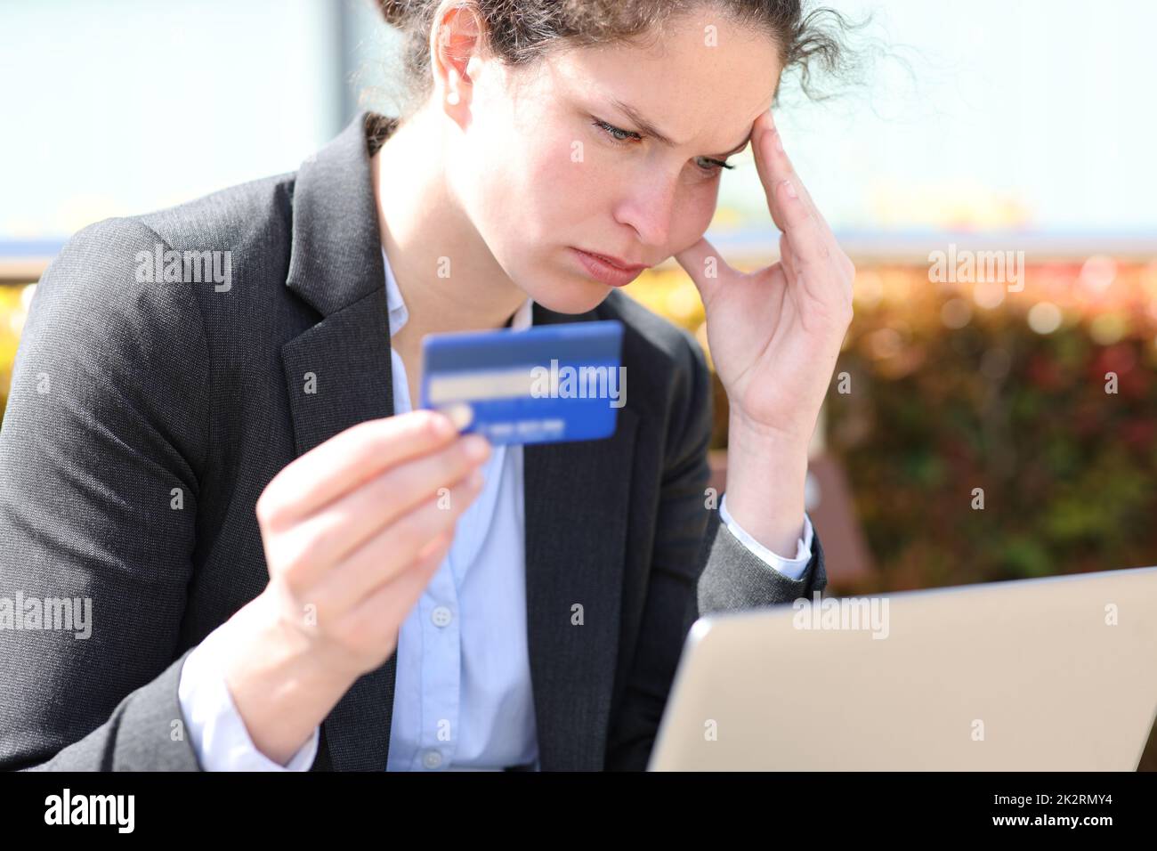 Customer complaining shop hi-res stock photography and images - Alamy Customer complaining shop hi-res stock photography and images - Alamy