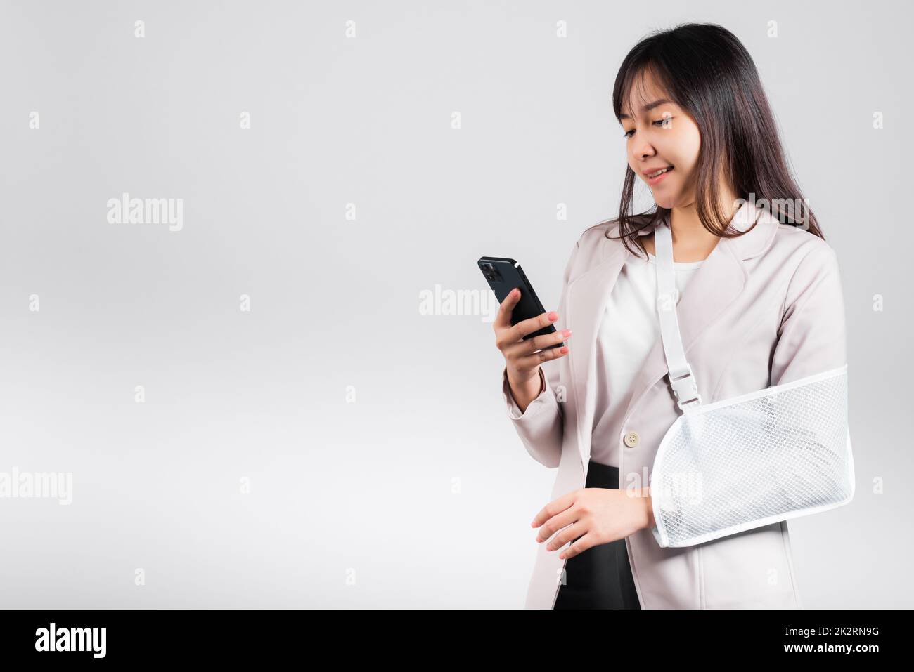 Woman confident smiling broken arm after accident and wear arm splint ...