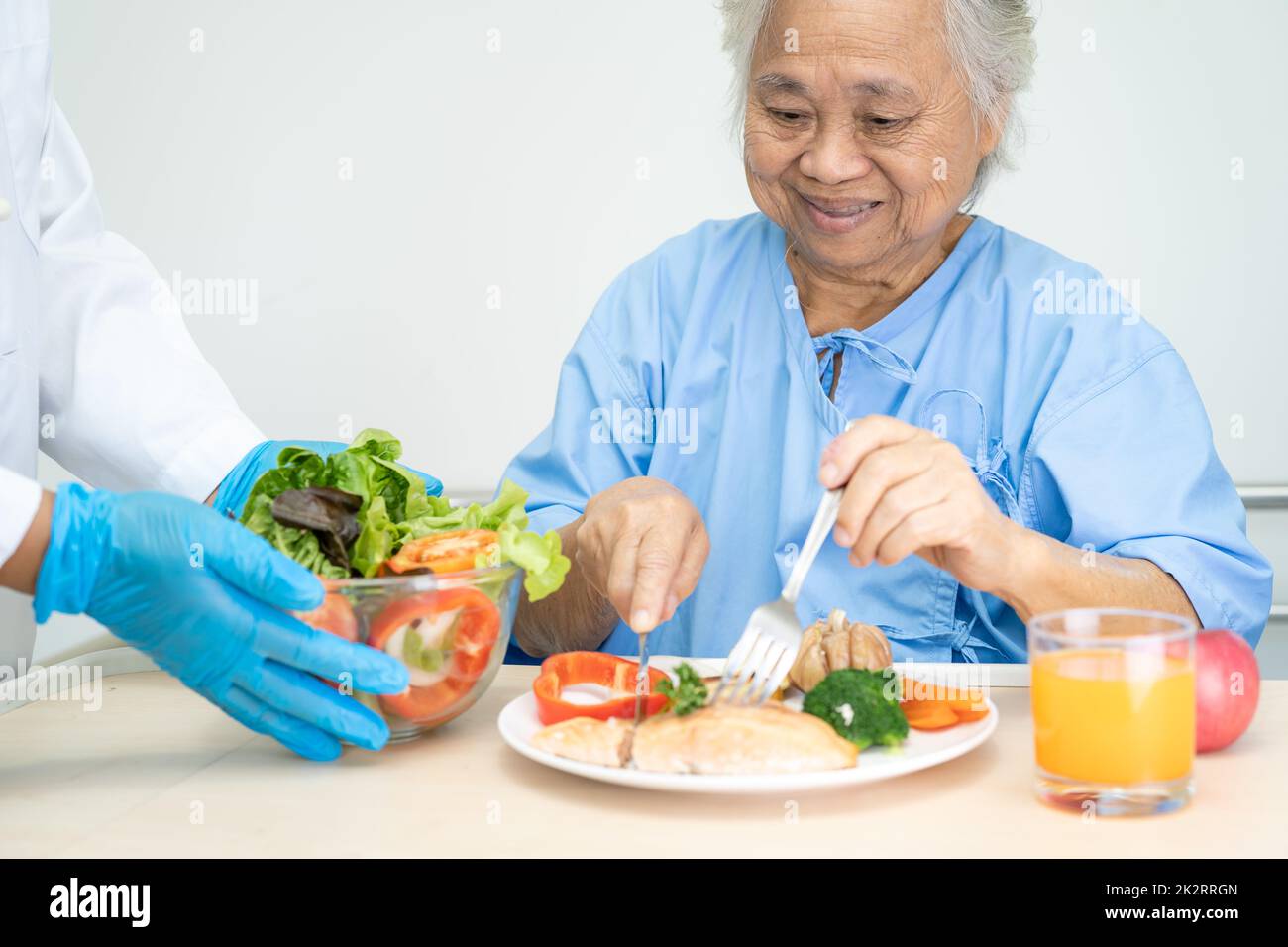 Man eating on hospital bed hi-res stock photography and images - Alamy