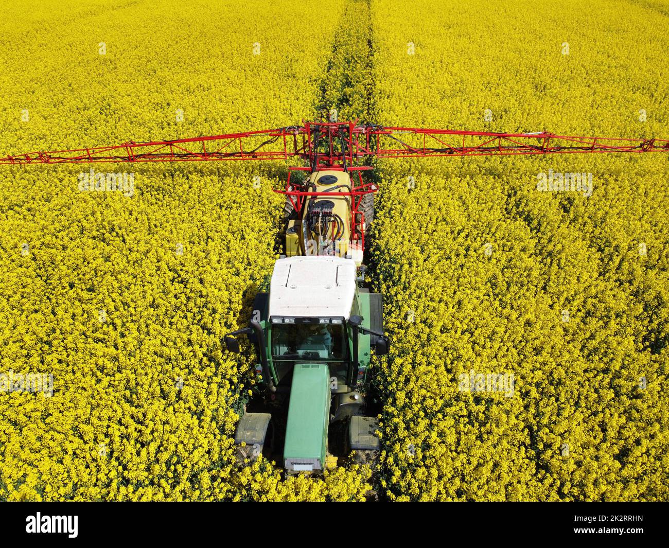 No till herbicide sprayer tractor hi-res stock photography and images ...