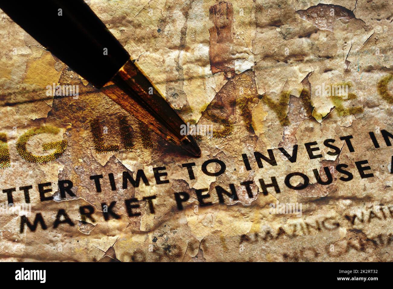 Stock market report Stock Photo - Alamy