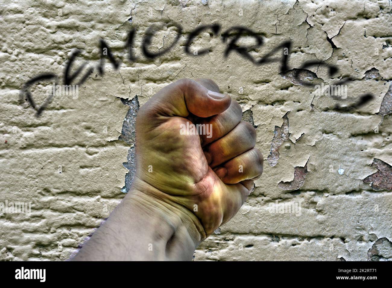 Indian people fight hi-res stock photography and images - Alamy