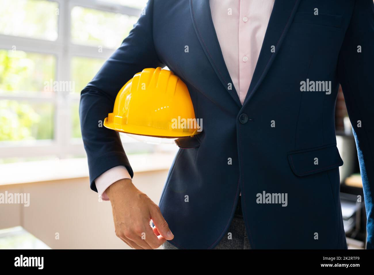 African hand signing legal document hi-res stock photography and images ...