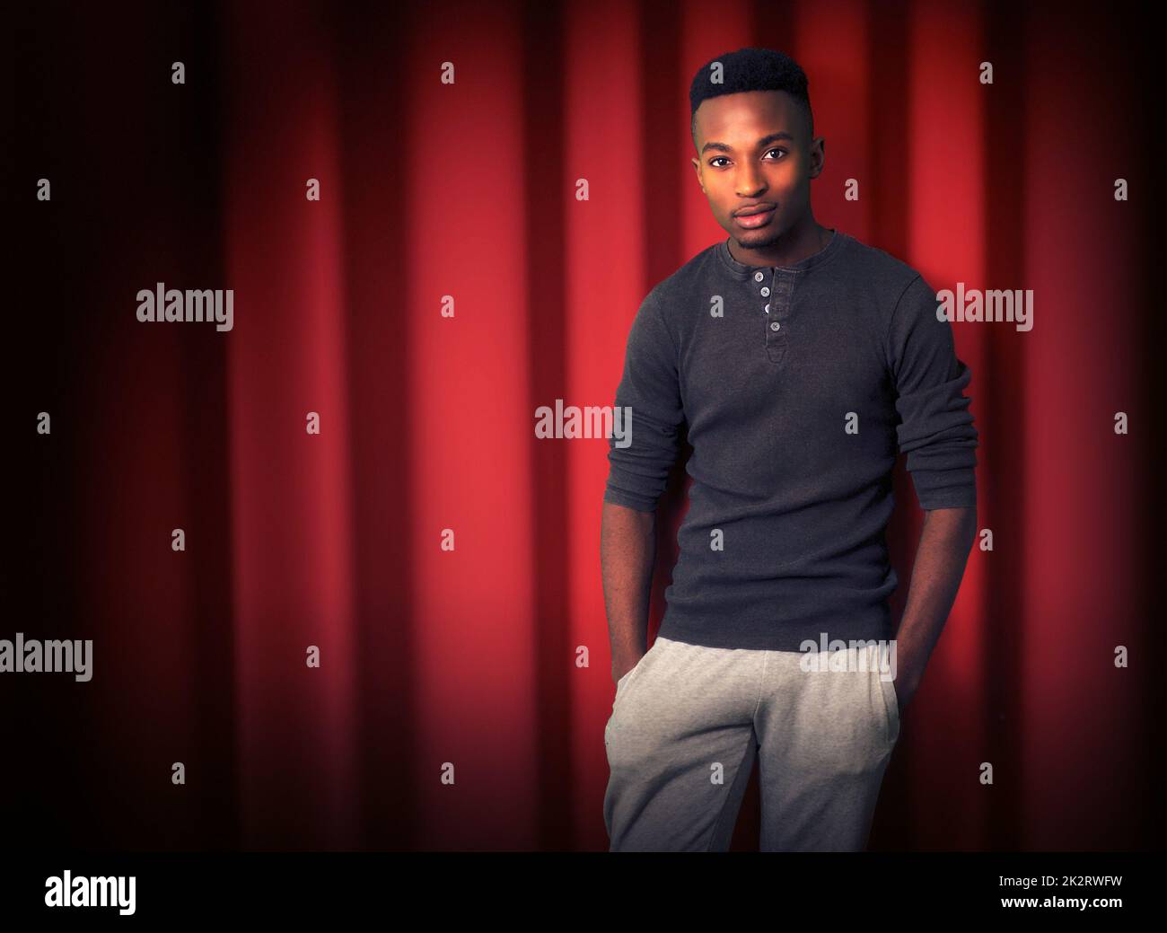 Comedian stage hi-res stock photography and images - Alamy