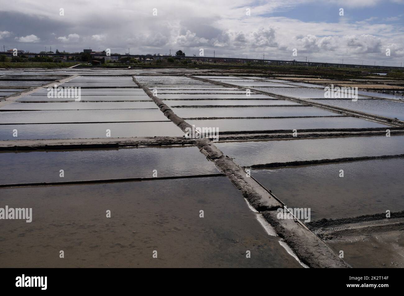 Salt production portugal hi-res stock photography and images - Alamy