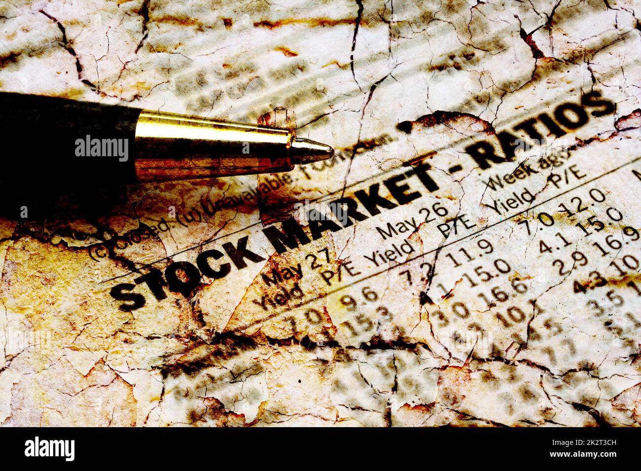 Stock market report Stock Photo - Alamy