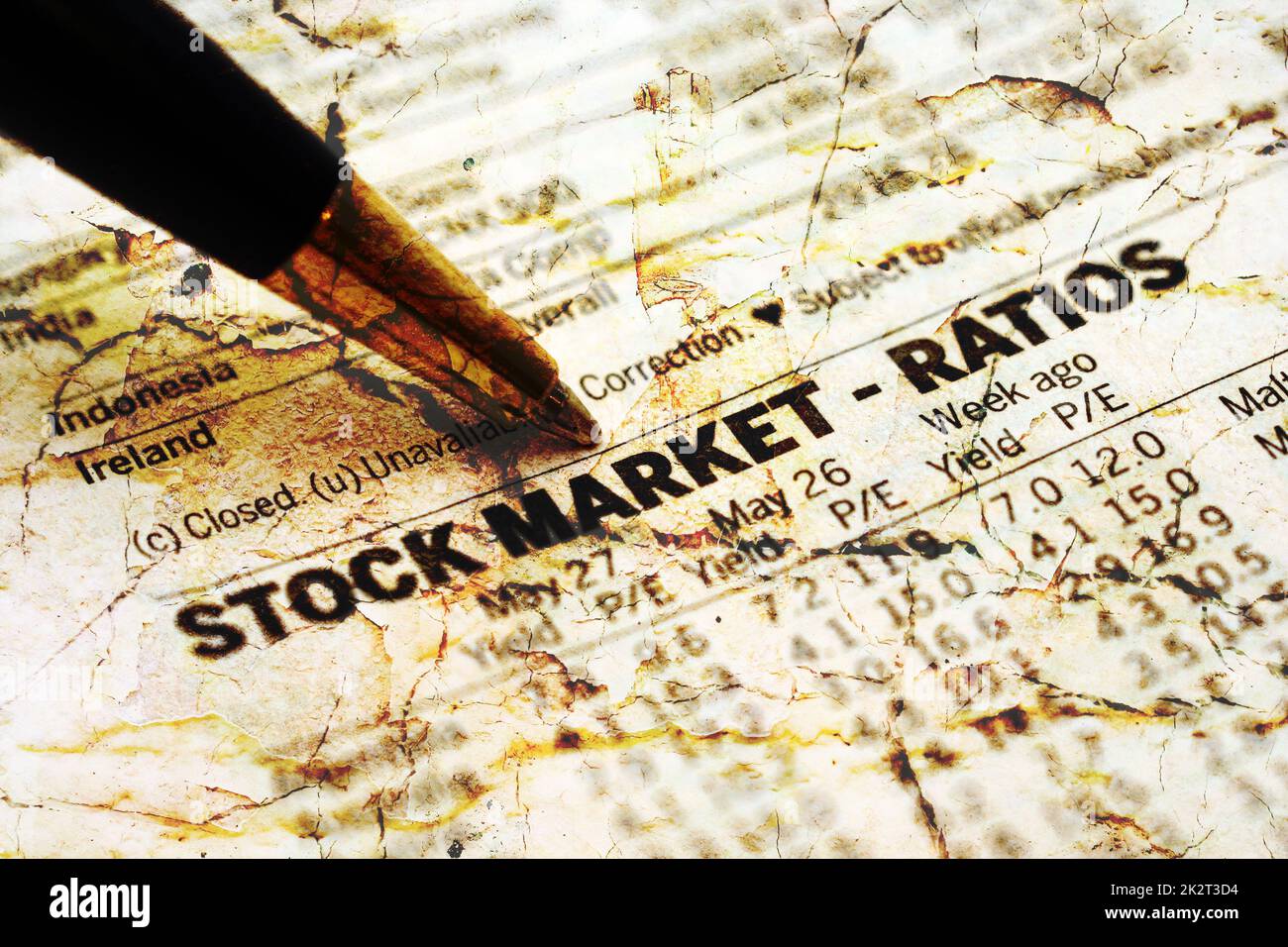 Stock market report Stock Photo - Alamy